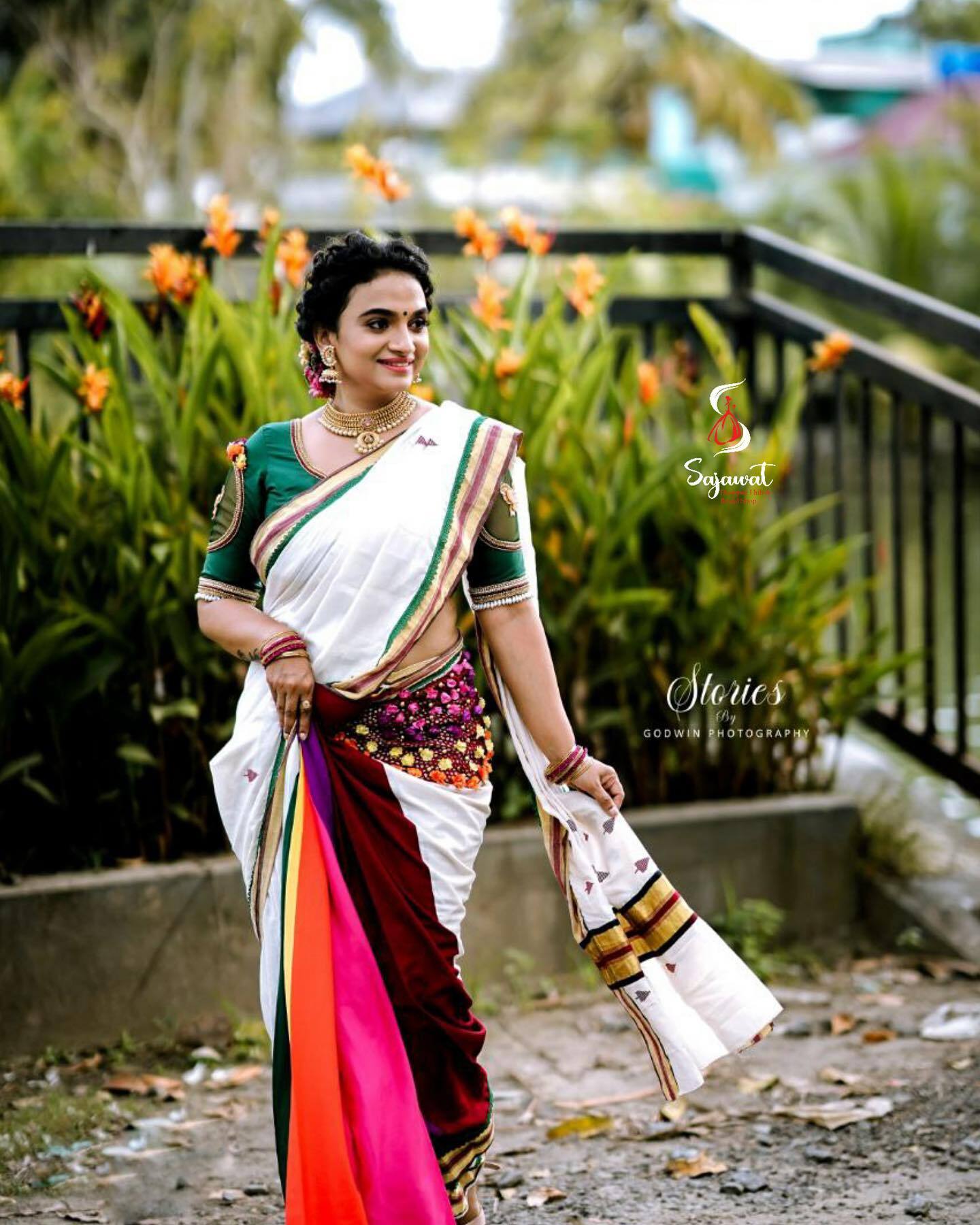 സ്റ്റൈലിഷ് ലുക്കും, കേരളീയ തനിമയും... സാരിയിൽ അതി സുന്ദരിയായി കൃഷ്ണ ...