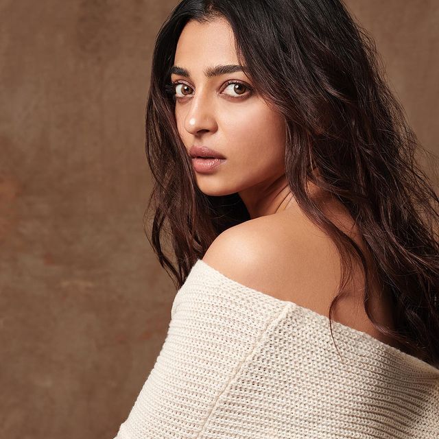 राधिका आप्टे ने बोल्डनेस की सारी हदें की पार, सोशल मीडिया पर सेक्सी लुक ...