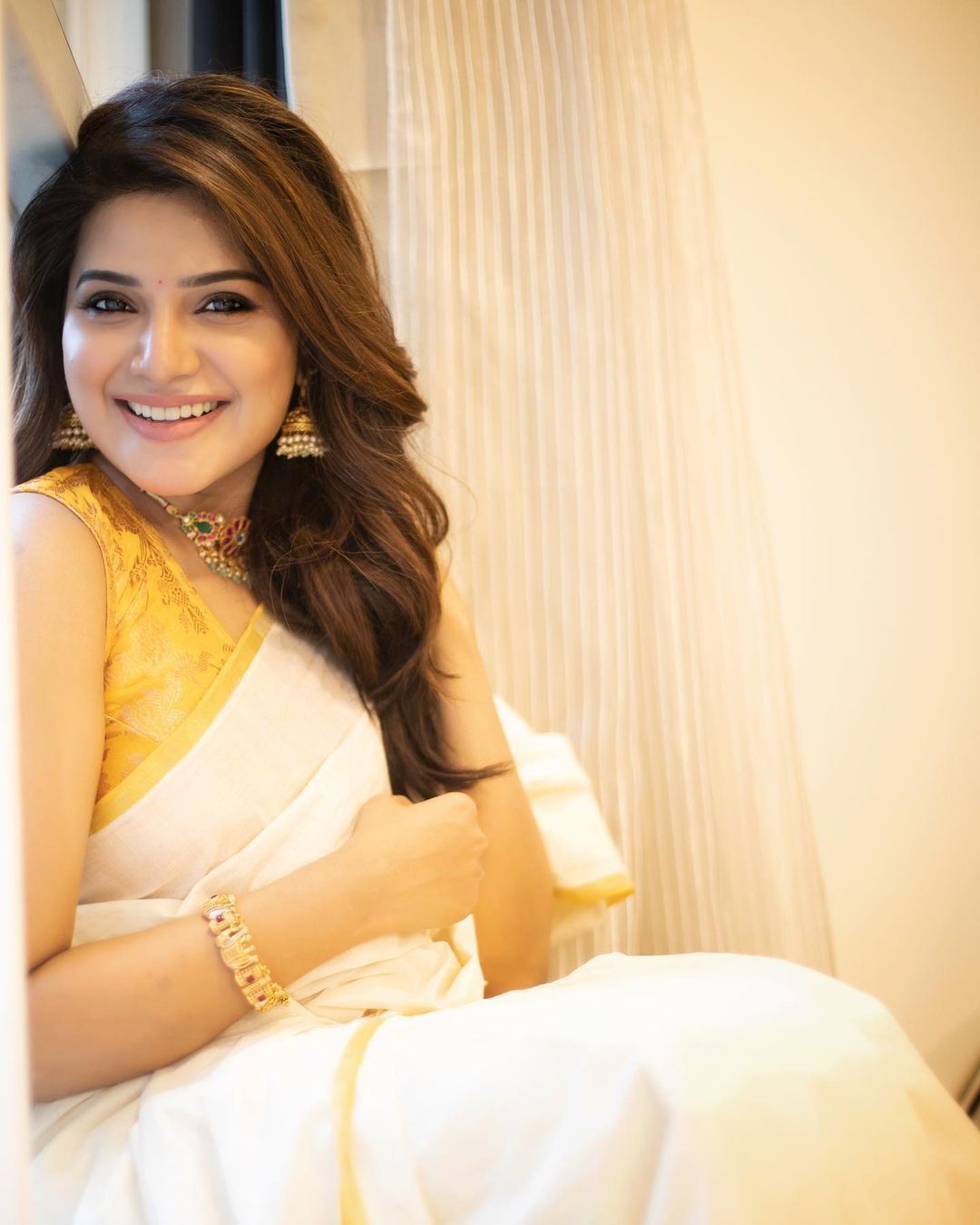 వలపులతో కవ్విస్తున్న ఆత్మిక.. భామ అందాలకు నెటిజన్లు ఫిదా..! | Actress Aathmika Glamorous Photos ...