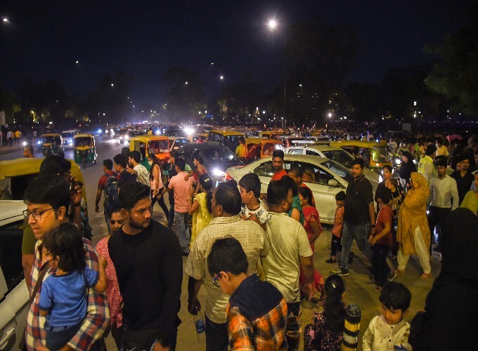 ನವದೆಹಲಿಯ ಕರ್ತವ್ಯ ಪಥ ವೀಕ್ಷಣೆಗೆ ಹರಿದು ಬಂದ ಜನಸಾಗರ | A Lot Of people ...