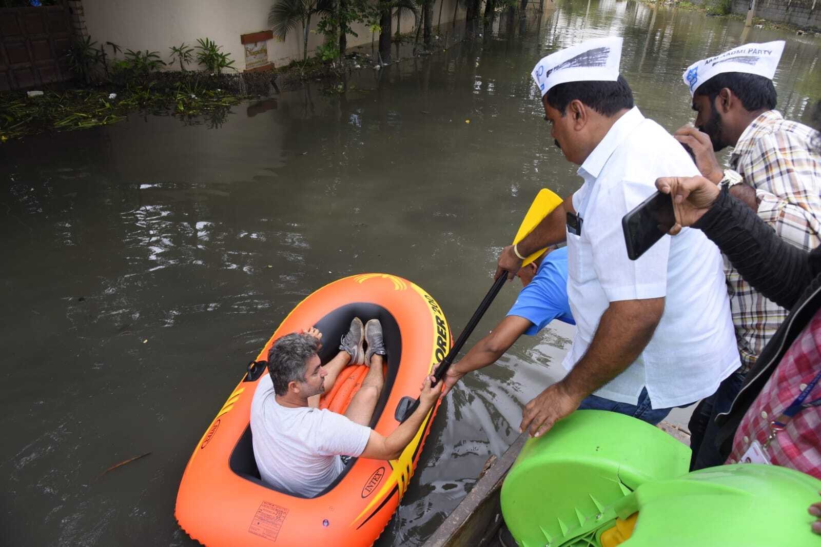 ಬೆಂಗಳೂರು ಪ್ರವಾಹದ ಪ್ರದೇಶಗಳಿಗೆ ಆಮ್ ಆದ್ಮಿ ಪಕ್ಷದ ಕರ್ನಾಟಕ ನಾಯಕರು ಭೇಟಿ | Aam ...