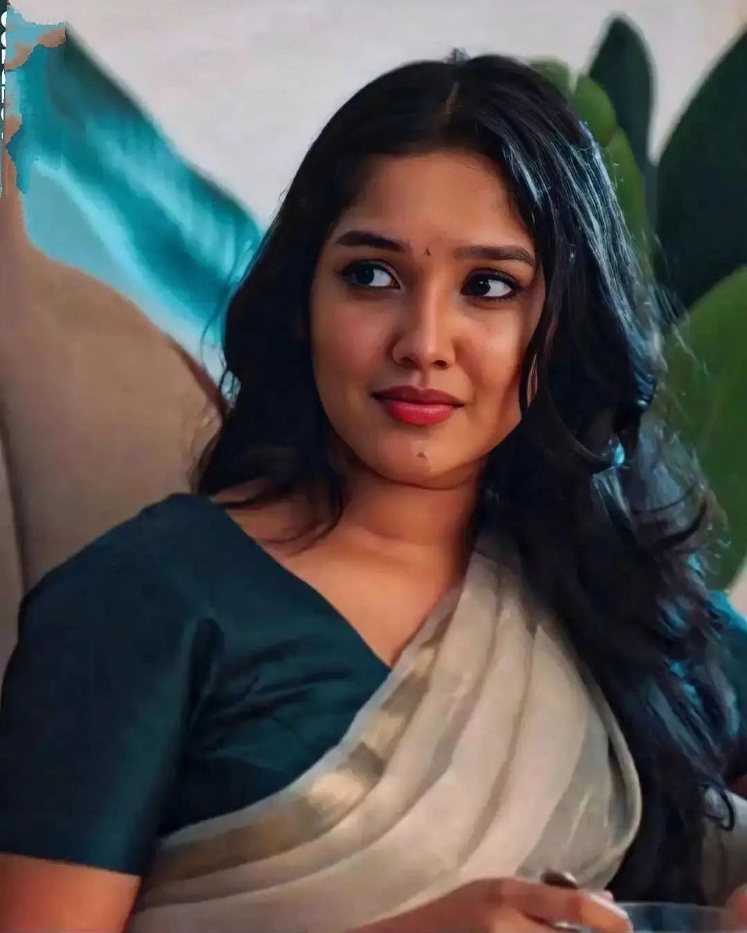 സാരിയിൽ സുന്ദരിയായി അനിഖ, ബുട്ടബോമ്മ ലുക്കാണോ ഇതെന്ന് ആരാധകർ | Actress Anikha Surendran Looks ...