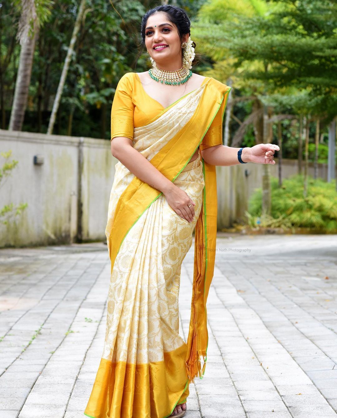 കേരള സാരിയിൽ ആര്യയുടെ ഓണം ലുക്ക്, അടിപൊളിയെന്ന് ആരാധകർ | Actress Arya ...