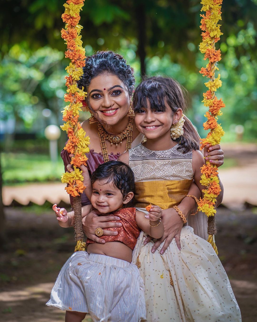 ഓണാഘോഷങ്ങളുമായി അശ്വതി ശ്രീകാന്ത്... നടിയുടെ കലക്കൻ ലുക്ക് ഏറ്റെടുത്ത് ...