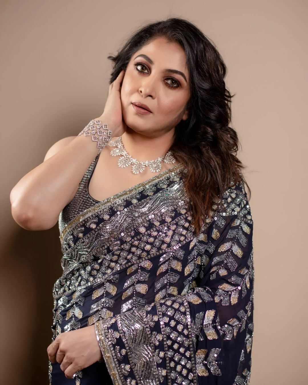 ഇതാ യഥാര്‍ത്ഥ ഏജ് ഇന്‍ റിവേഴ്‌സ് ഗിയര്‍.. മറ്റുള്ളവര്‍ പ്ലീസ് സ്റ്റെപ് ബാക്ക്; വീണ്ടും ...