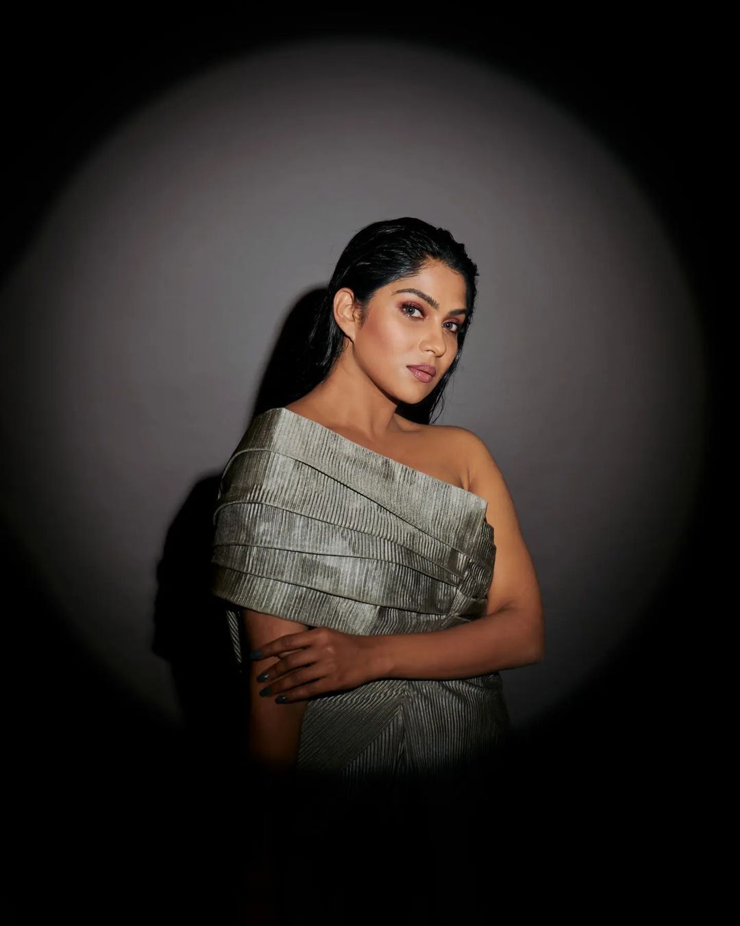 ബോള്‍ഡ് ആന്‍ഡ് ഗ്ലാമറസ്; സ്വാസിക രണ്ടും കലിപ്പിച്ചാണ്.. ചതുരത്തിനായി ...