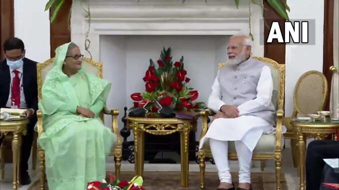 Bangladesh PM Sheikh Hasina & PM Narendra Modi hold a meeting - Oneindia