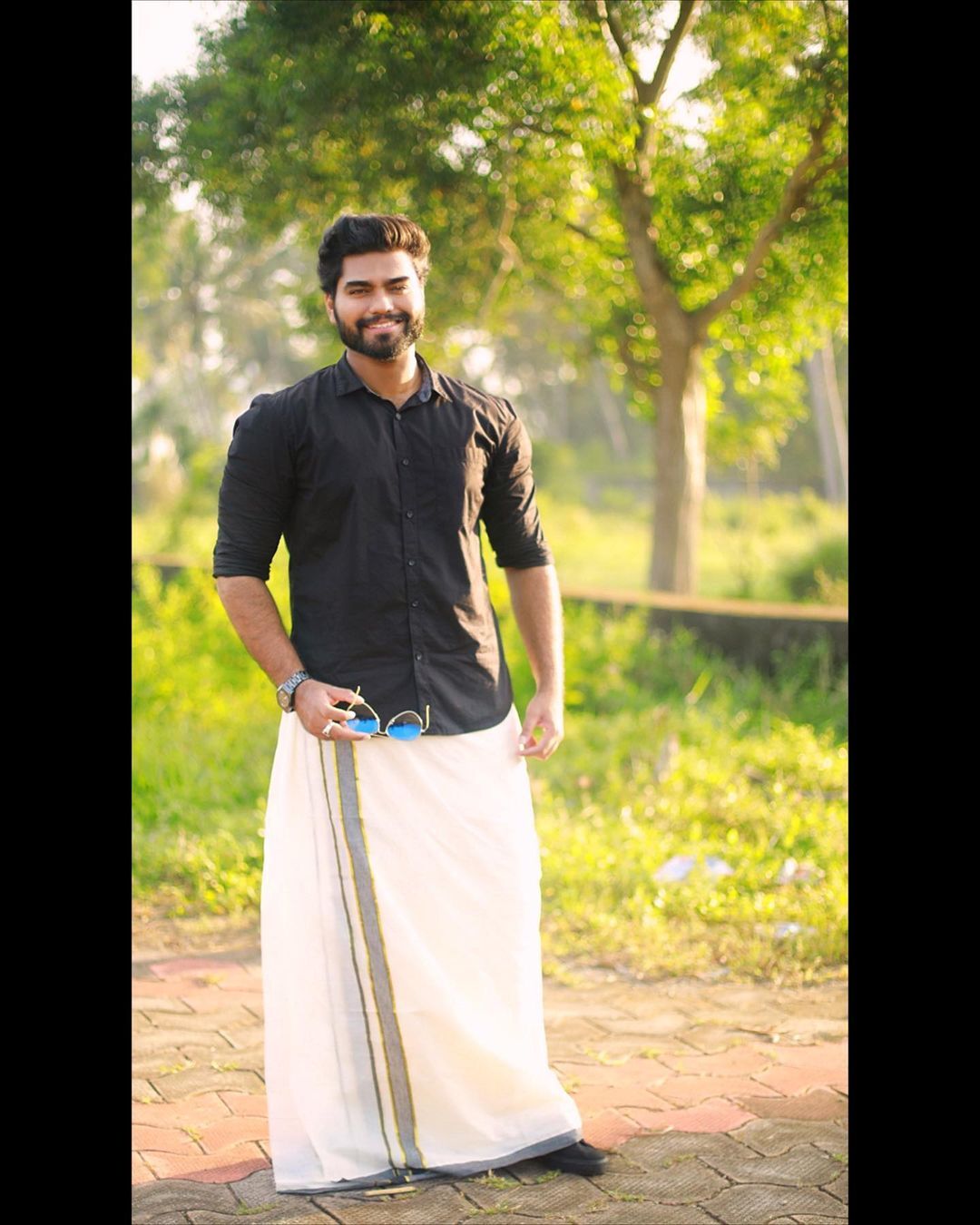 ഇതാണ് ഞങ്ങളുടെ ഡോക്ടര്‍, എവിടെ ചെന്നാലും ക്ലാസ് ആന്റ് മാസ്; റോബിന്റെ ...