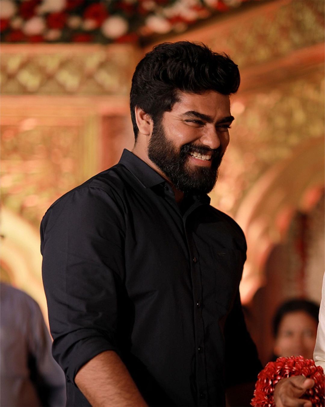 ഇതാണ് ഞങ്ങളുടെ ഡോക്ടര്‍, എവിടെ ചെന്നാലും ക്ലാസ് ആന്റ് മാസ്; റോബിന്റെ ...