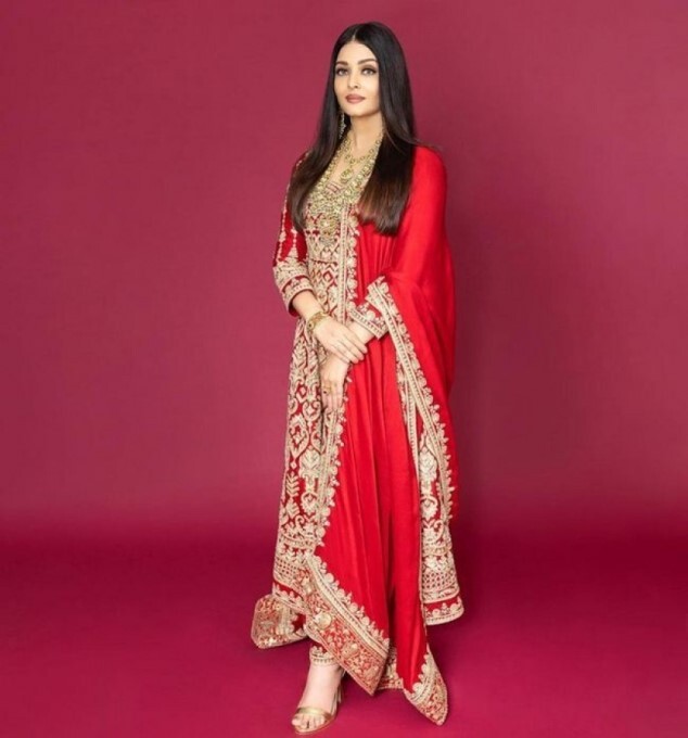 Bollywood Actress Aishwarya Rai Bachchan Looks Sizzling In Red Anarkali ...