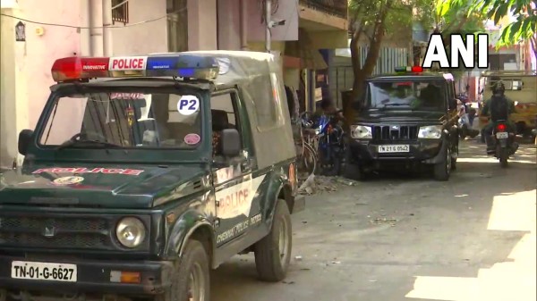 DVAC Conducts Raids At Various Locations In Tamil Nadu - Oneindia