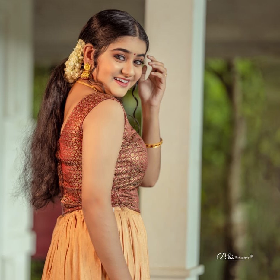 ഓണം പൊടിപൊടിച്ച് സാനിയ ബാബു... ട്രെഡീഷണൽ ലുക്കിൽ ആരാധകരെ ഞെട്ടിച്ച് ...