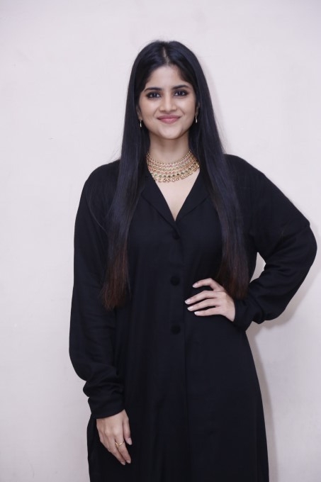 Kollywood Actress Megha Akash Latest Photos Oneindia