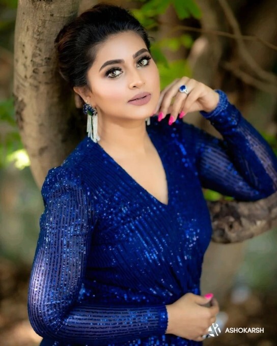 Kollywood Actress Sneha Looks Dazzling In Latest Photos - Oneindia