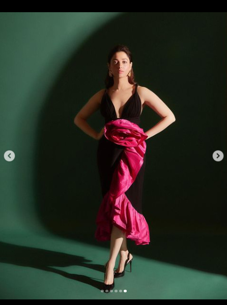 Kollywood Actress Tamannaah Bhatia Latest Photo In Black With Rose ...