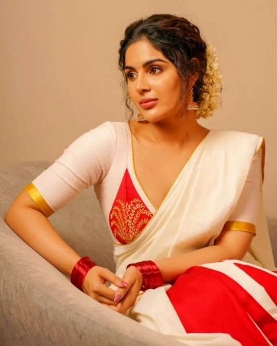 Mollywood Actress Samyuktha Menon Looking Stunning In Kerala Saree - Oneindia