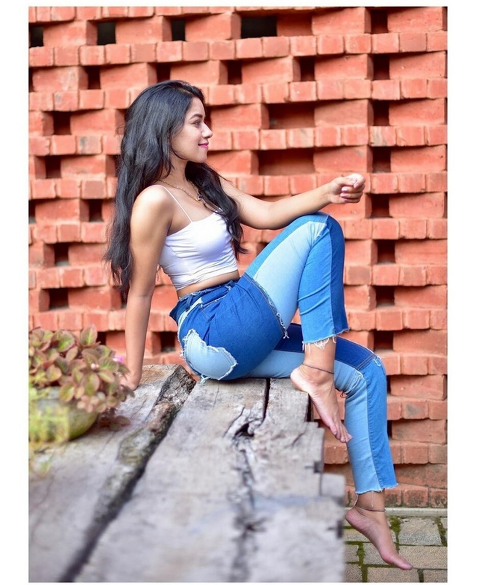 PHOTOS : வாவ்.. சைடு போஸில் சொக்கவைக்கும் அழகு.. கோப்ரா பட நடிகையின் ...