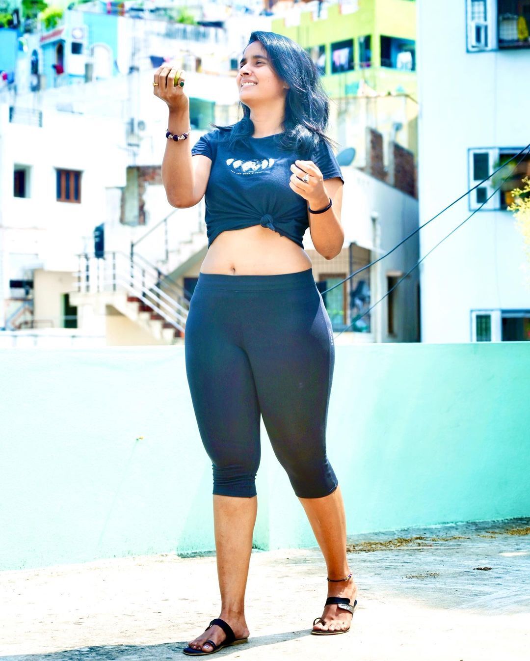 PHOTOS : காட்டுக்குள் கலக்கல் போட்டோஷூட்.. டூ பீஸ் உடையில் பிபியை ...