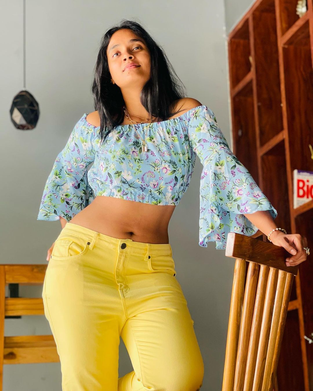 PHOTOS : காட்டுக்குள் கலக்கல் போட்டோஷூட்.. டூ பீஸ் உடையில் பிபியை எகிறவைக்கும் அழகில் மாடல் அழகி ...