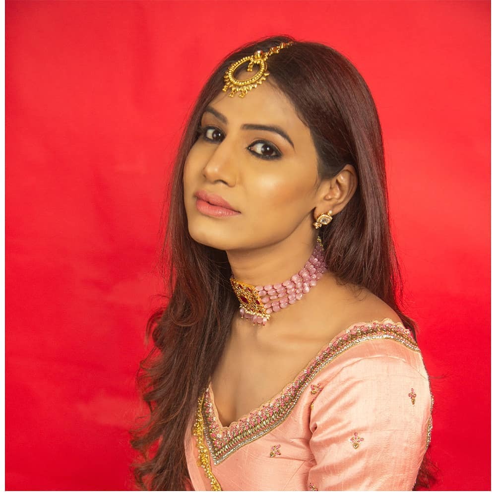 PHOTOS : வாவ்.. அழகில் ரசிகர்களை மெய் சிலிர்க்க வைக்கும் ஸ்வாதிகா ...