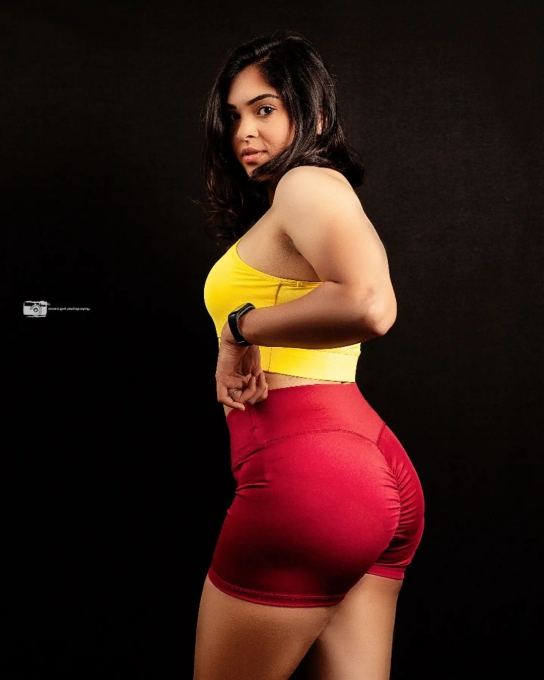 PHOTOS: சைடு போஸில் சொக்கவைக்கும் அழகில் இசையருவி ஆங்கர்.. ஆளை மயக்கும் சூப்பர் க்ளிக்ஸ் இதோ ...