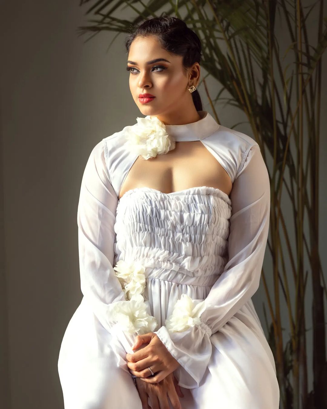 PHOTOS: சைடு போஸில் சொக்கவைக்கும் அழகில் இசையருவி ஆங்கர்.. ஆளை மயக்கும் சூப்பர் க்ளிக்ஸ் இதோ ...