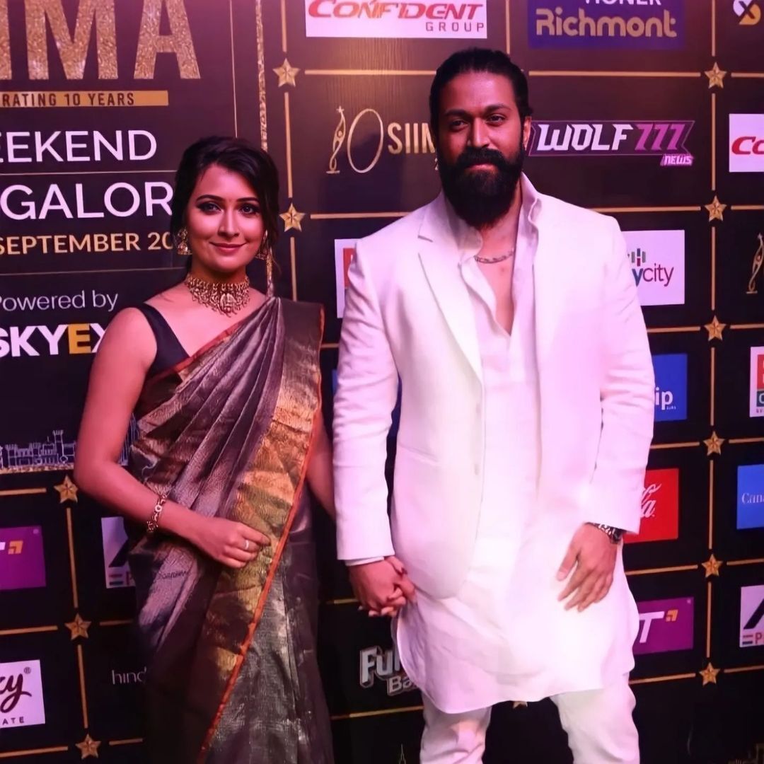 ആരാധകരെ ശാന്തരാകുവിന്‍, അവാര്‍ഡൊക്കെ കിട്ടി ഹാപ്പി മൂഡിലാണ് പൂജ ...