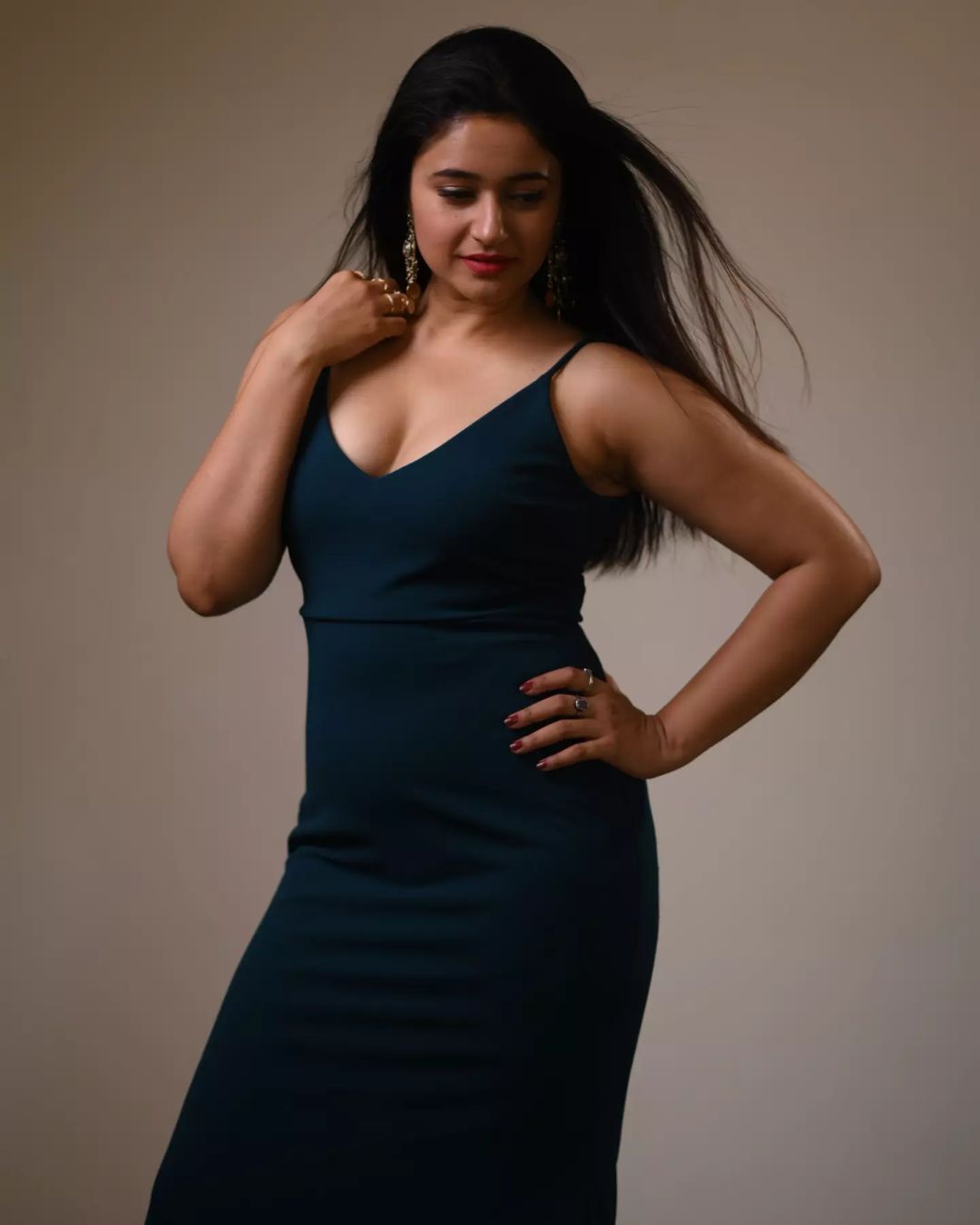 സൂപ്പർ ലുക്കിൽ പൂനം ബജ്വ... മലയാളത്തിൽ കൈനിറയെ അവസരങ്ങളുമായി താരം | Poonam Bajwa Acted Main Hoon ...