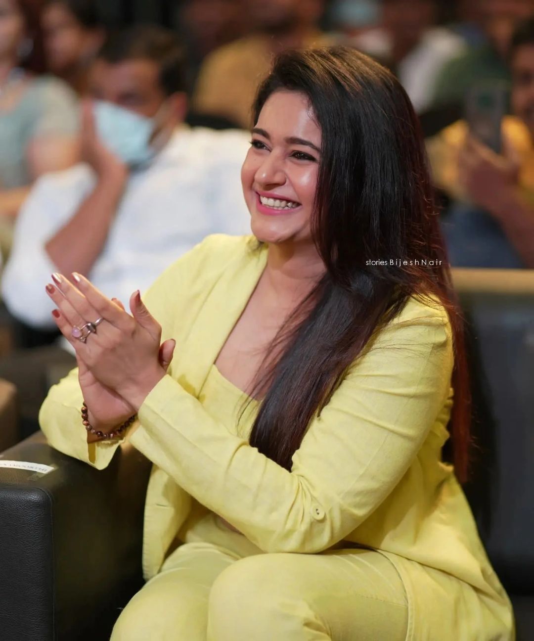 സൂപ്പർ ലുക്കിൽ പൂനം ബജ്വ... മലയാളത്തിൽ കൈനിറയെ അവസരങ്ങളുമായി താരം ...