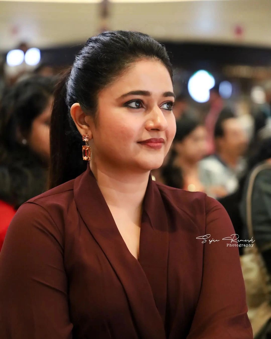 തകർപ്പൻ ലുക്കിൽ പൂനം ബജ്വ... സോഷ്യൽ മീഡിയയിൽ തരംഗമായി ചിത്രങ്ങൾ | Poonam Bajwa Stylish Entry In ...