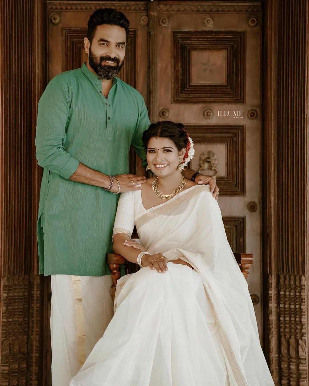 കണ്‍മണിയെ ചേര്‍ത്തുപിടിച്ച് കളര്‍ഫുള്‍ പോസുമായി ഗോപി സുന്ദര് ...