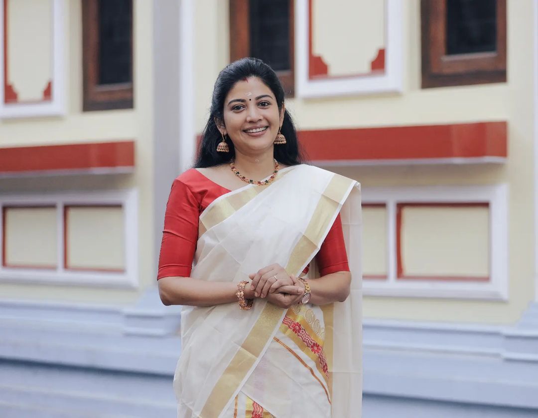 പൂവും പൂക്കളവും മാത്രമല്ല, ഓണത്തിന് ലുക്കും മാറ്റി ശിവദ; നടിയുടെ പുതിയ ...