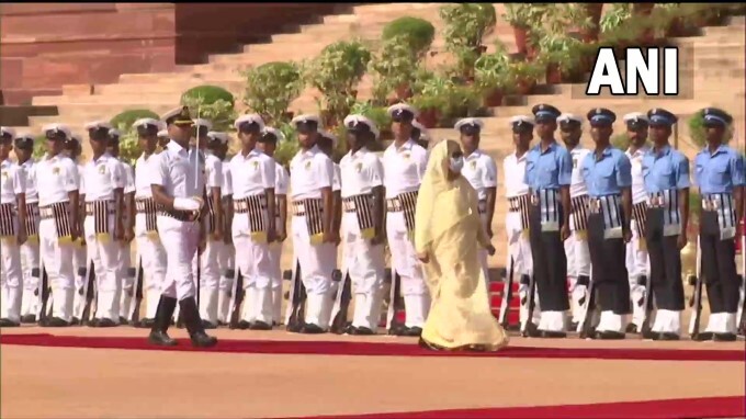 Bangladesh PM Sheikh Hasina receives ceremonial reception at Rashtrapati Bhavan - Oneindia