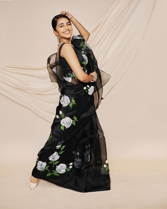 Tollywood Actress Anupama Parameswaran Looks Stunning In Black Dress ...