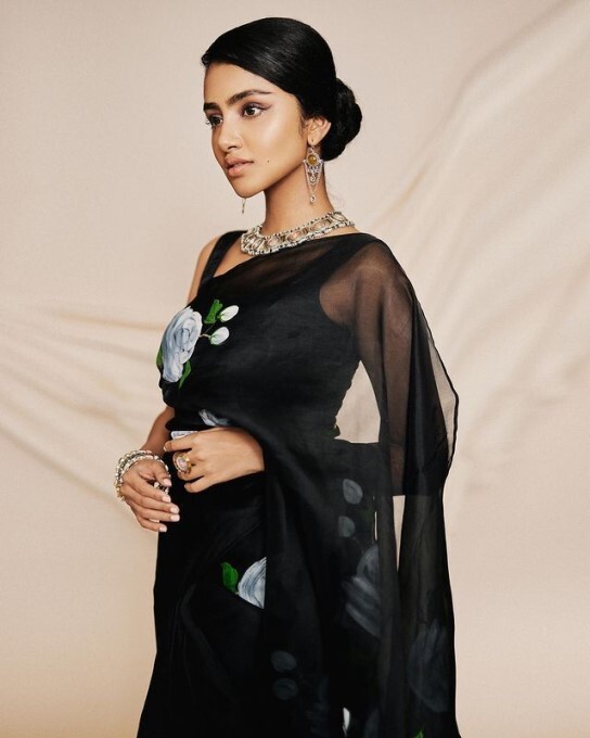 Tollywood Actress Anupama Parameswaran Looks Stunning In Black Dress ...