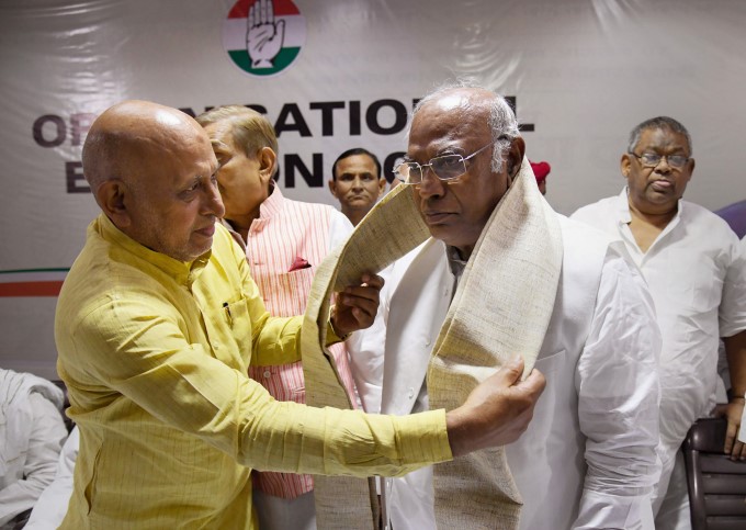 10 things to know about Mallikarjun Kharge, the new Congress president ...