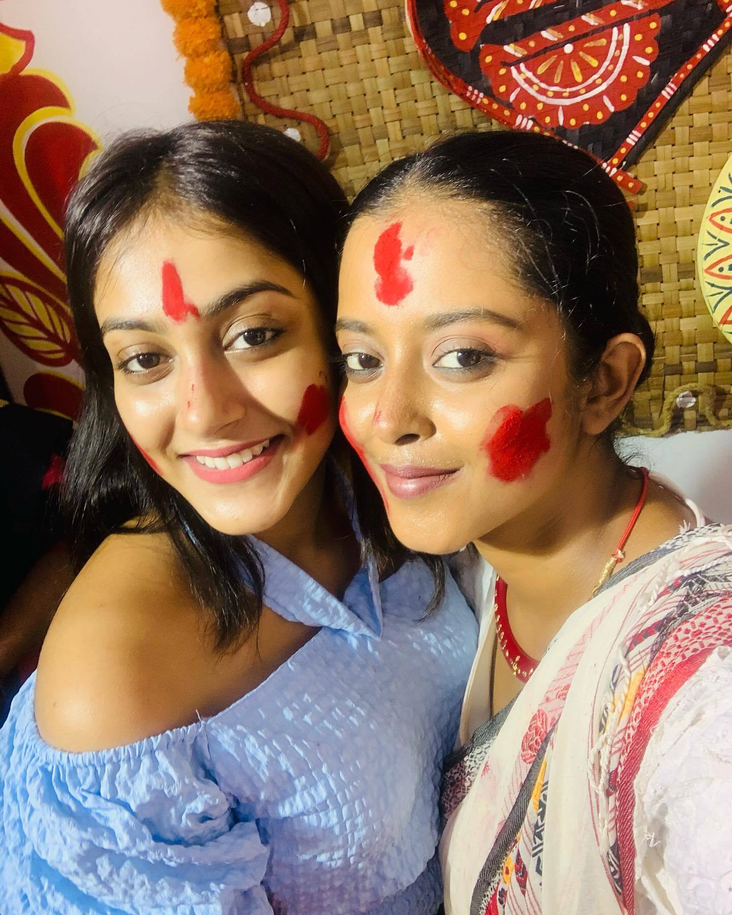 অল্প মেকাপে সোশ্যাল মিডিয়ায় লাস্যময়ী রূপে ধরা দিলেন টেলি অভিনেত্রী শ্রুতি, দেখুন ছবি ...