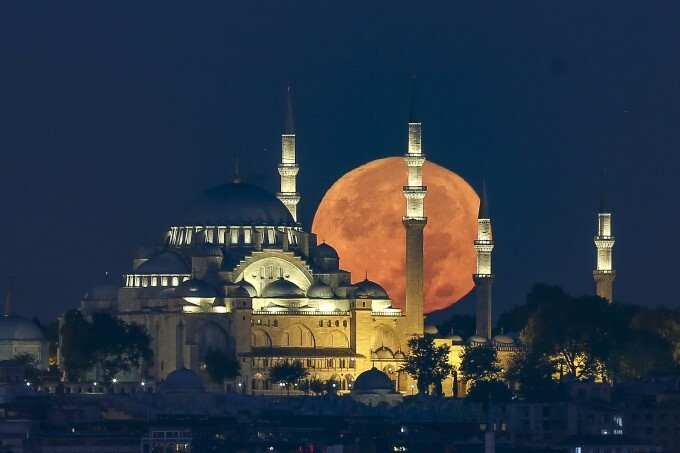 Visuals of the full moon Across the World - Oneindia