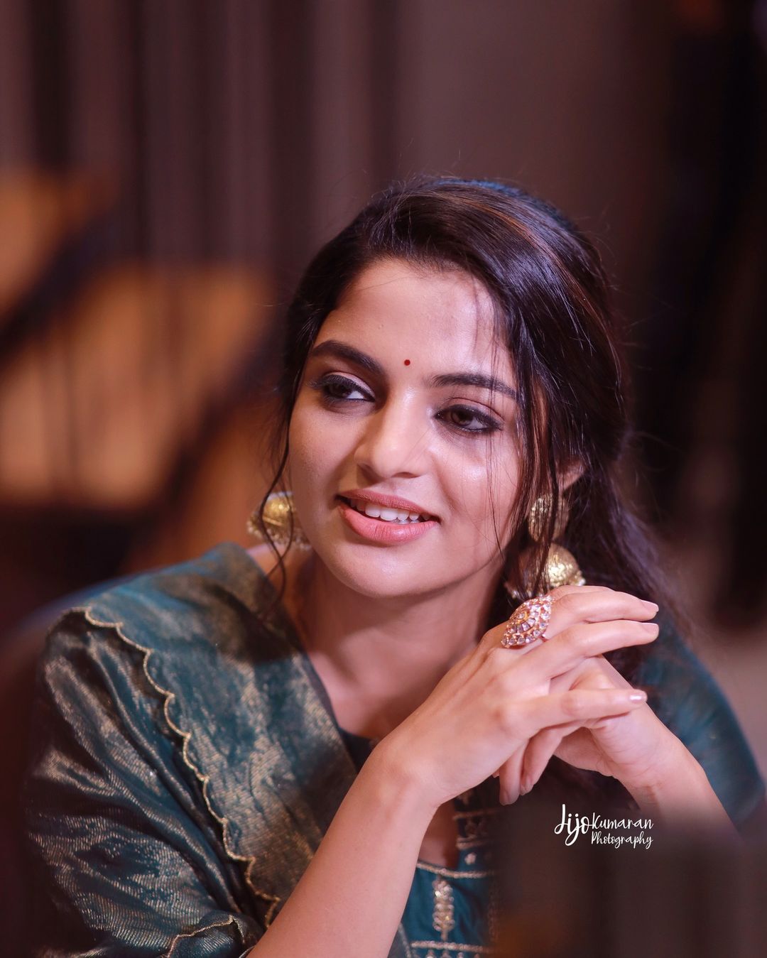 Nikhila Vimal: സിംപിൾ സുന്ദരിയായി നിഖില വിമൽ... കൊച്ചിയിൽ തരംഗമായി നടി ...