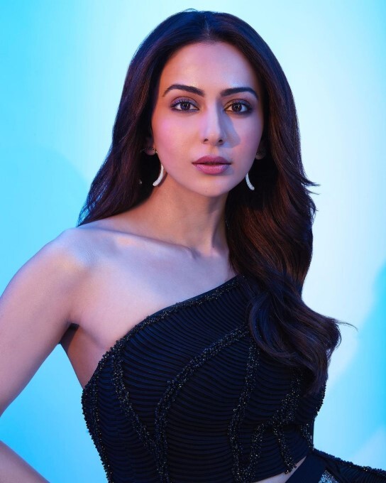 Actress Rakul Preet Looks Fabulous In Latest Photos - Oneindia