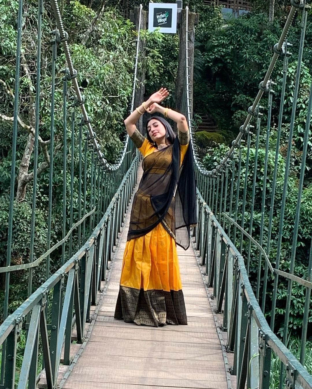 Rithu Manthra: 'മനം മയക്കുന്ന സൗന്ദര്യം'; ധാവണിയിൽ ഹോട്ടായി റിതു മന്ത്ര ...