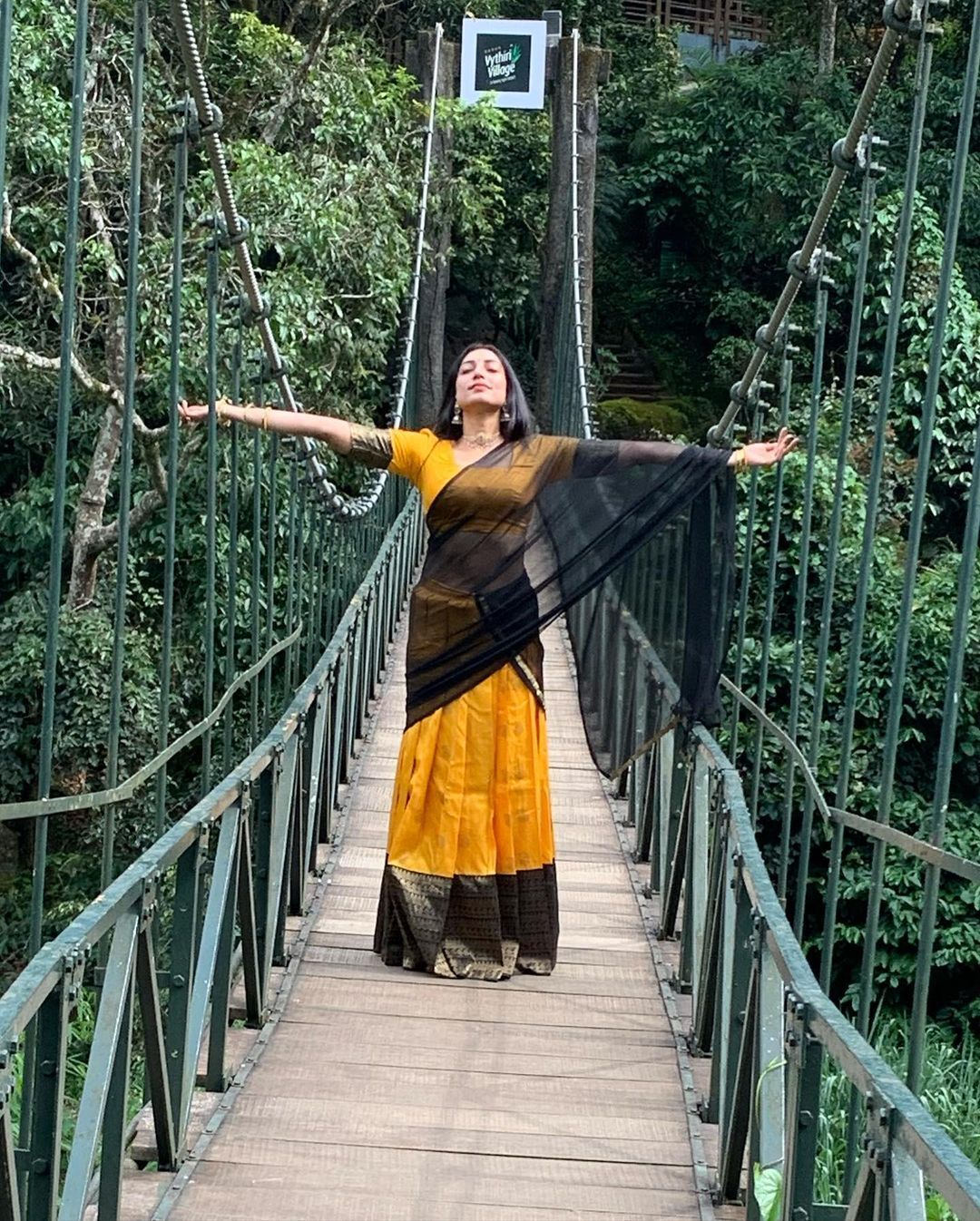 Rithu Manthra: 'മനം മയക്കുന്ന സൗന്ദര്യം'; ധാവണിയിൽ ഹോട്ടായി റിതു മന്ത്ര ...