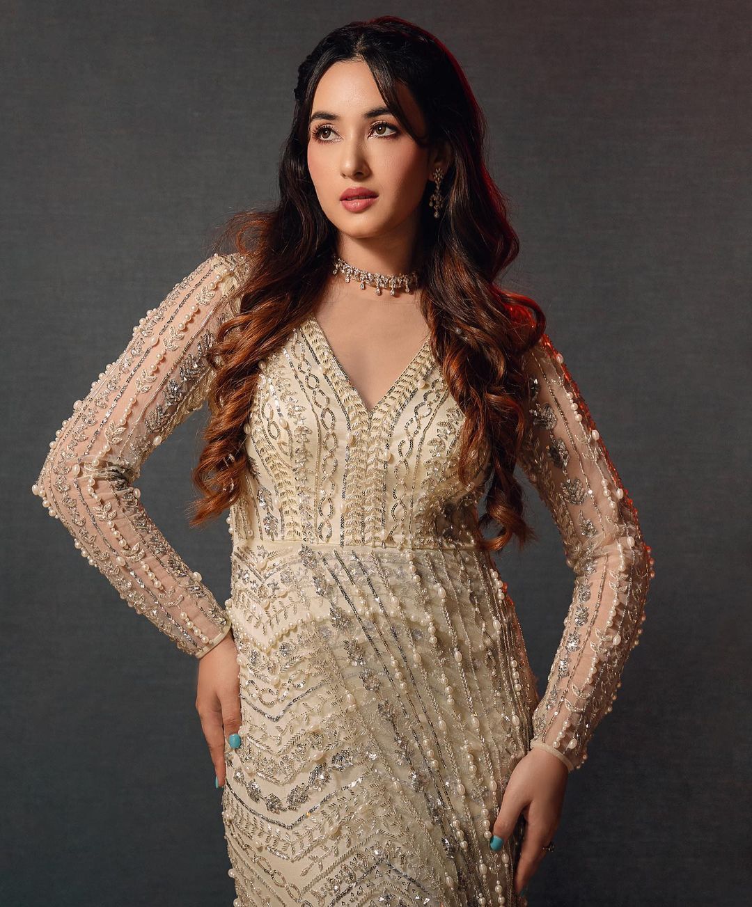 Aditi Budhathoki Pics: गोल्डन गाउन में अदिति बुधाथोकी ने ढाया कहर ...