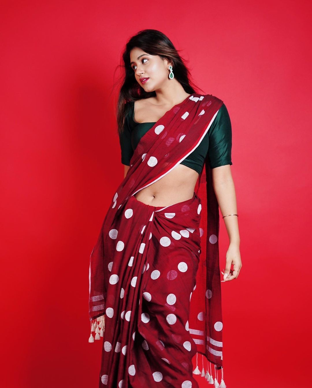 Anjali Arora Pics: पोल्का डॉट साड़ी में अंजलि अरोड़ा ने ढाया कहर ...