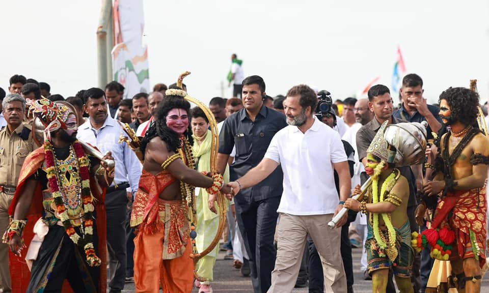 ರಾಹುಲ್‌ ಜೊತೆ ಹೆಜ್ಜೆ ಹಾಕಿದ ರಾಮ, ಲಕ್ಷ್ಮಣ ವೇಷಧಾರಿಗಳು | Bharat Jodo Yatra ...