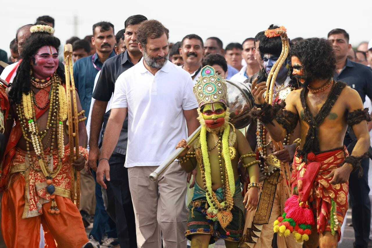 ರಾಹುಲ್‌ ಜೊತೆ ಹೆಜ್ಜೆ ಹಾಕಿದ ರಾಮ, ಲಕ್ಷ್ಮಣ ವೇಷಧಾರಿಗಳು | Bharat Jodo Yatra ...