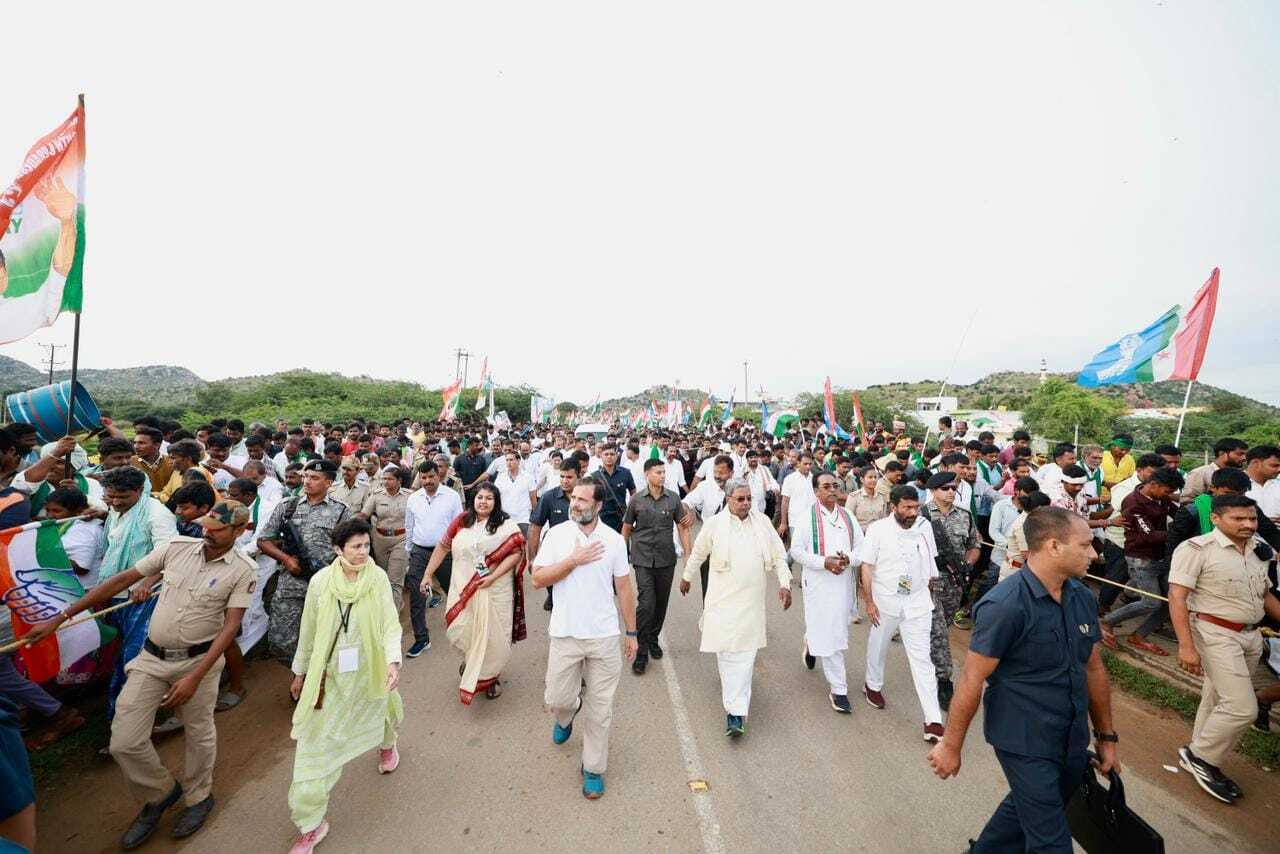 ರಾಹುಲ್‌ ಜೊತೆ ಹೆಜ್ಜೆ ಹಾಕಿದ ರಾಮ, ಲಕ್ಷ್ಮಣ ವೇಷಧಾರಿಗಳು | Bharat Jodo Yatra ...