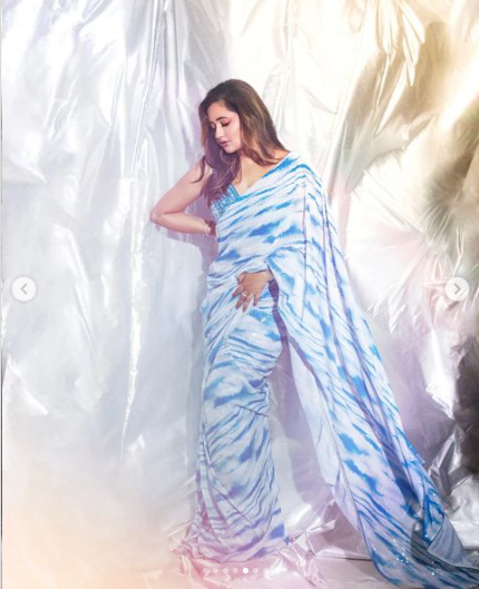 Bollywood Actress Rashami Desai Looks Sizzling In Saree - Oneindia