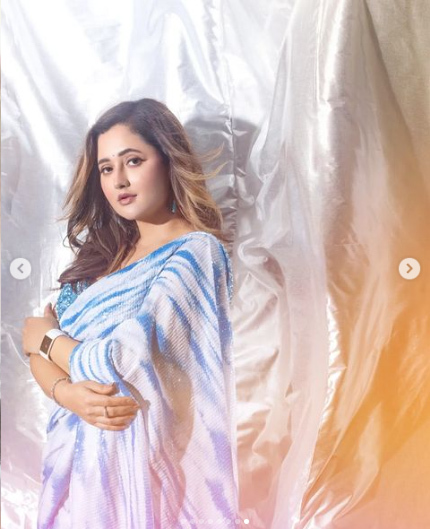 Bollywood Actress Rashami Desai Looks Sizzling In Saree - Oneindia