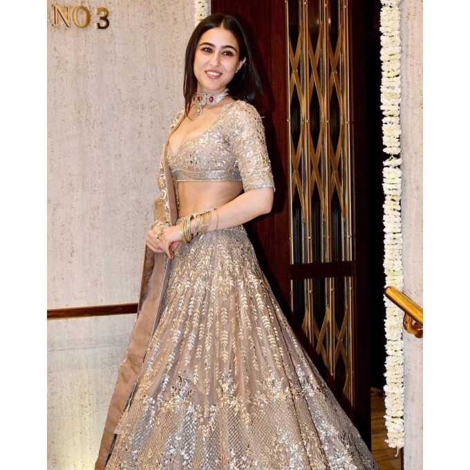 Bollywood Actress Sara Ali Khan Looks Gorgeous In This Golden Lehenga - Oneindia